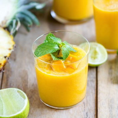 This Mango Turmeric Smoothie Helps Put An End To Chronic Inflammation ...